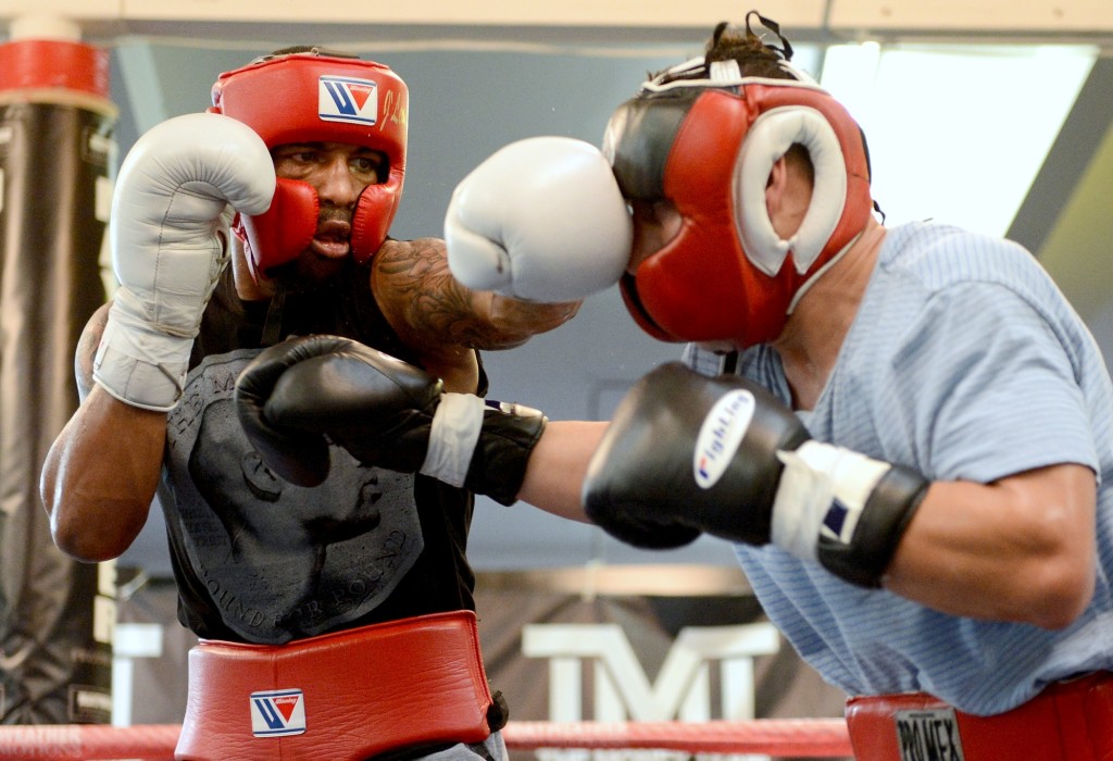 Award-winning photographer Naoki Fukuda pays a visit to the Mayweather ...